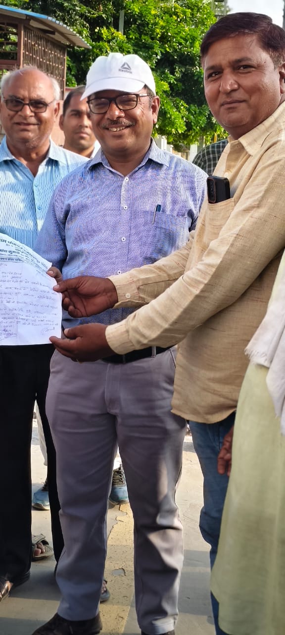 Hathras: Memorandum Submitted to DRM Demanding Train Halts at Jalesar ...